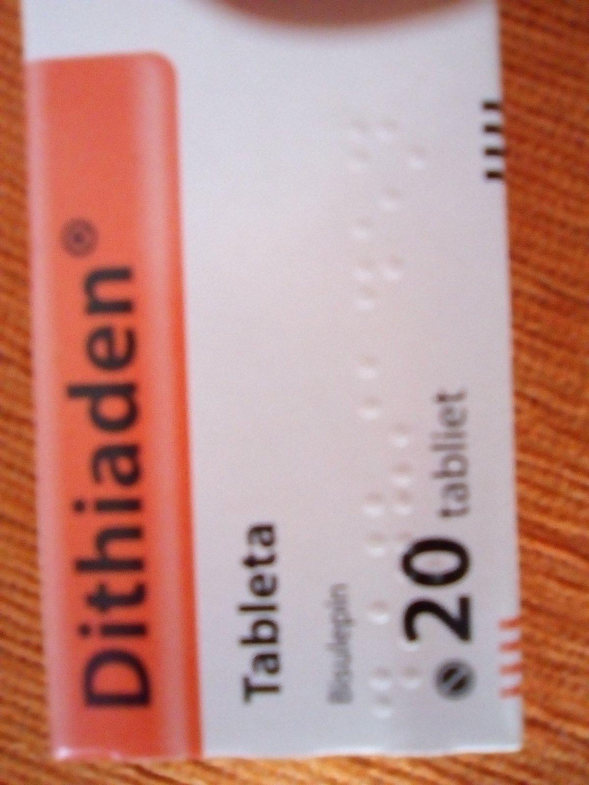 Uštipnutie hmyzom opúcha a bolí - Modrý koník