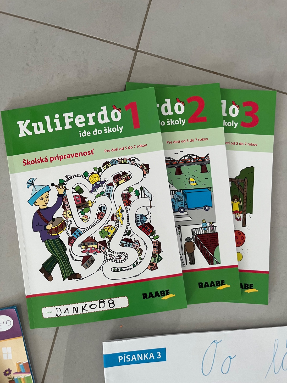 Pisanky a knihy pre prvy rocnik, - 50 € od predávajúcej simonasla ...