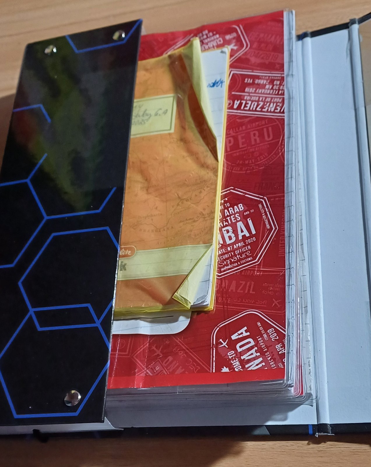 Kde kúpiť širší box na A5 zošity? - Modrý koník